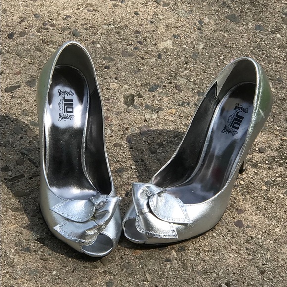 Jennifer Lopez | Shoes | Vintage Jlo Silver Pumps | Poshmark
